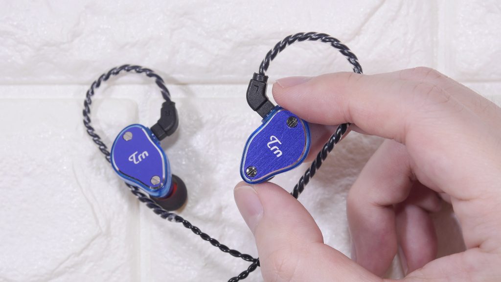 【レビュー】反響感が強い2DD+1BA仕様のハイブリッド型イヤホン『TRN V60』を試す | REV69.COM